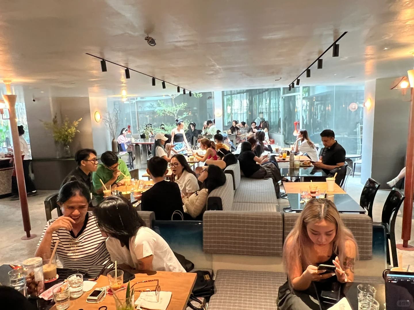 越南胡志明1郡Cason Caphe卡森咖啡廳 - 漫步越南