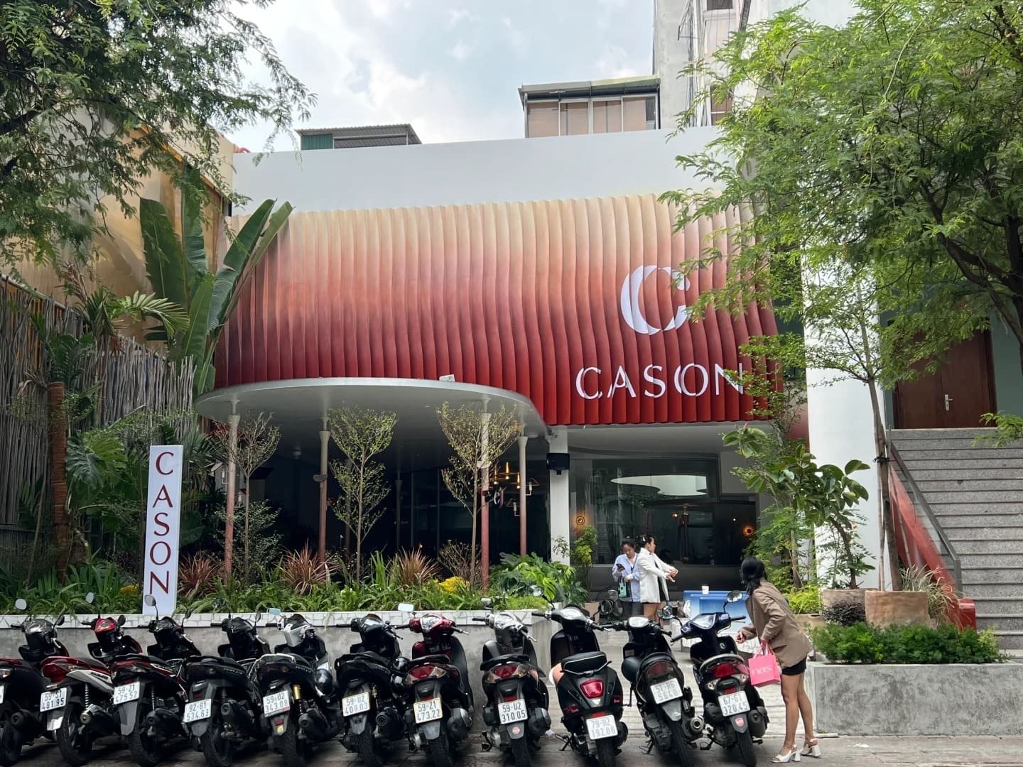 越南胡志明1郡Cason Caphe卡森咖啡廳 - 漫步越南