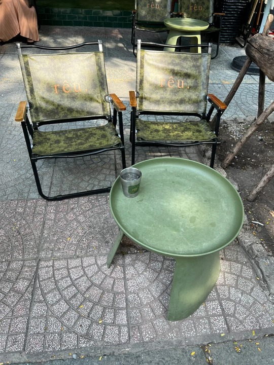 越南胡志明1郡r ê u . coffee這咖啡廳帶綠 - 漫步越南