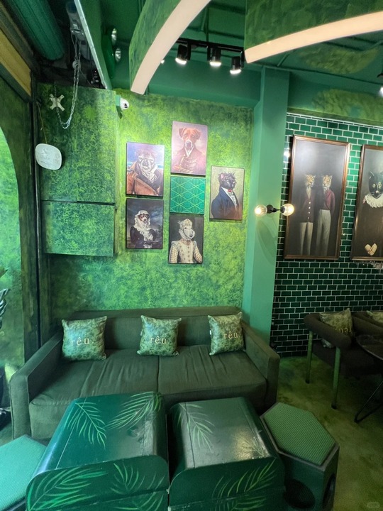 越南胡志明1郡r ê u . coffee這咖啡廳帶綠 - 漫步越南