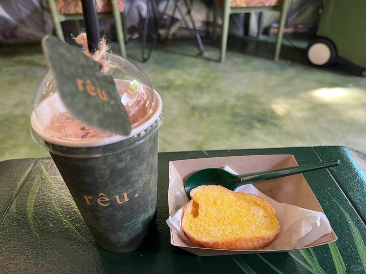 越南胡志明1郡r ê u . coffee這咖啡廳帶綠 - 漫步越南